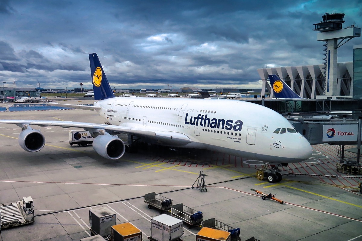 Lufthansa LHA Shares Rise By 6 As Airline Gets 9 Billion Bailout
